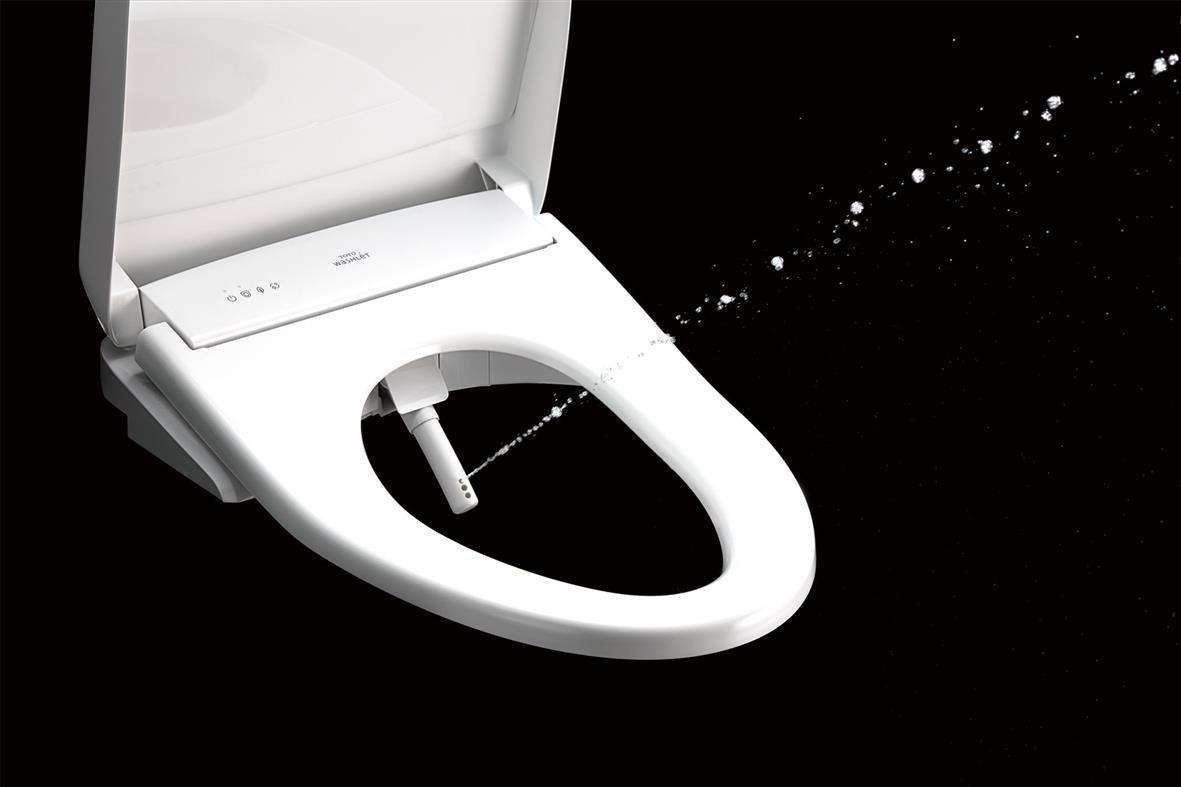 【ウォシュレット 開発秘話】 おしりに当たる水の“カタチ”にもこだわる研究者 | サステナビリティ | 会社情報 | TOTO株式会社
